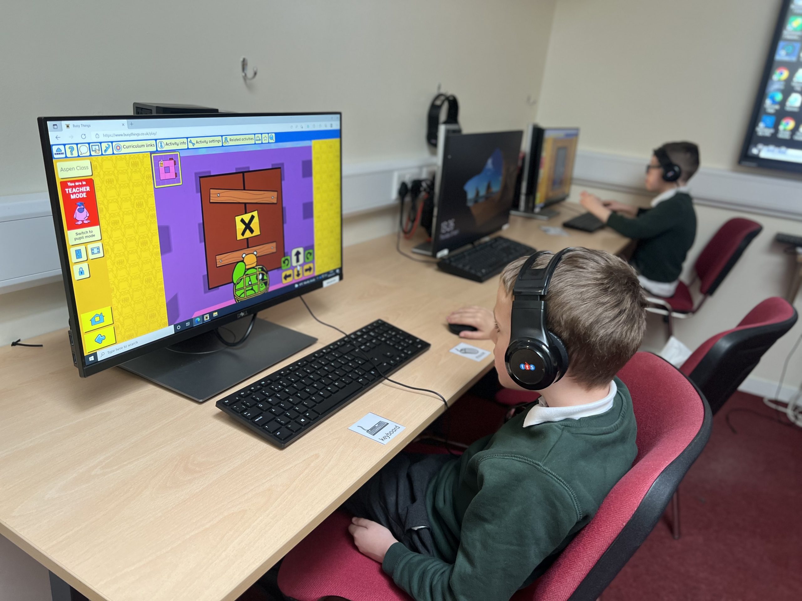 Home - hawthornsschool.org